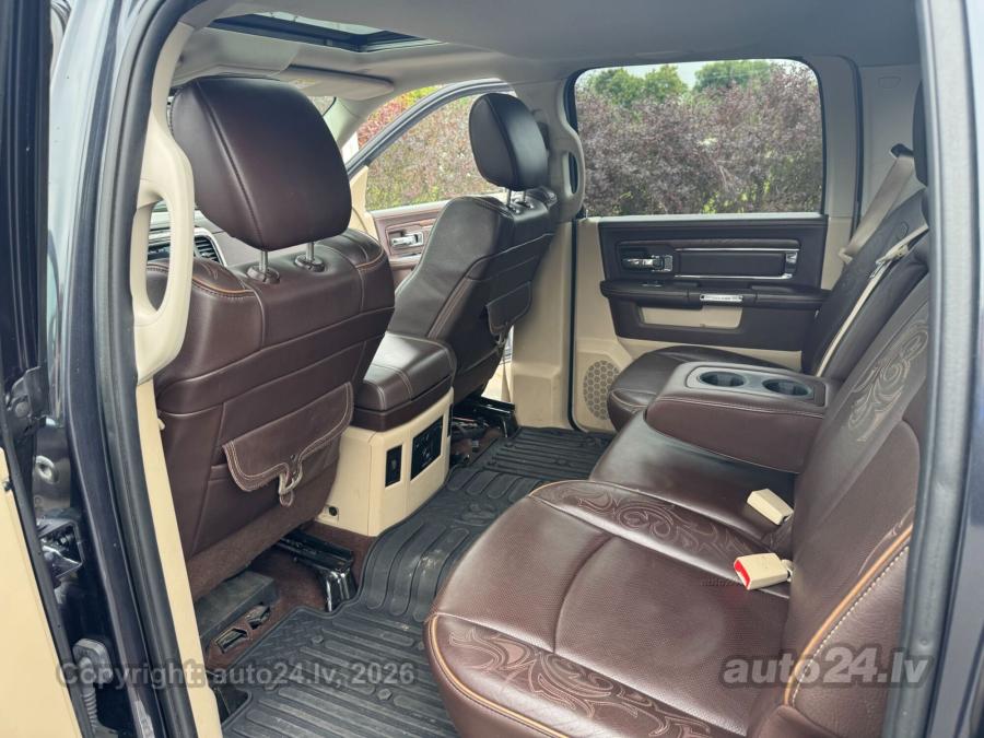 Black Dodge RAM 2018 in Tallinn, with an engine capacity of 5.70 L and mileage of 241 thousand km for 24790 €, photo 11 on AUTOMOTO.COM.LV