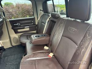 Black Dodge RAM 2018 in Tallinn, with an engine capacity of 5.70 L and mileage of 241 thousand km for 24790 €, photo 12 on AUTOMOTO.COM.LV