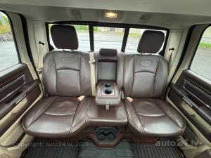 Black Dodge RAM 2018 in Tallinn, with an engine capacity of 5.70 L and mileage of 241 thousand km for 24790 €, photo 13 on AUTOMOTO.COM.LV