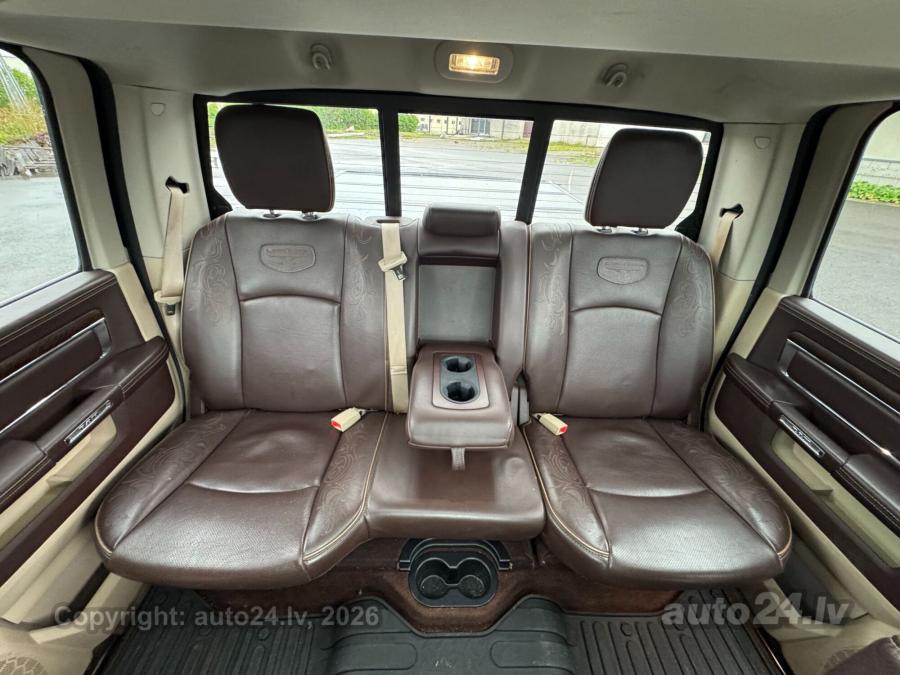 Black Dodge RAM 2018 in Tallinn, with an engine capacity of 5.70 L and mileage of 241 thousand km for 24790 €, photo 13 on AUTOMOTO.COM.LV