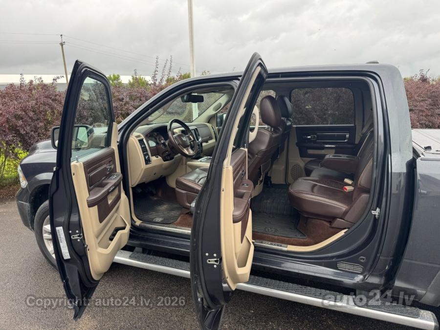 Black Dodge RAM 2018 in Tallinn, with an engine capacity of 5.70 L and mileage of 241 thousand km for 24790 €, photo 14 on AUTOMOTO.COM.LV