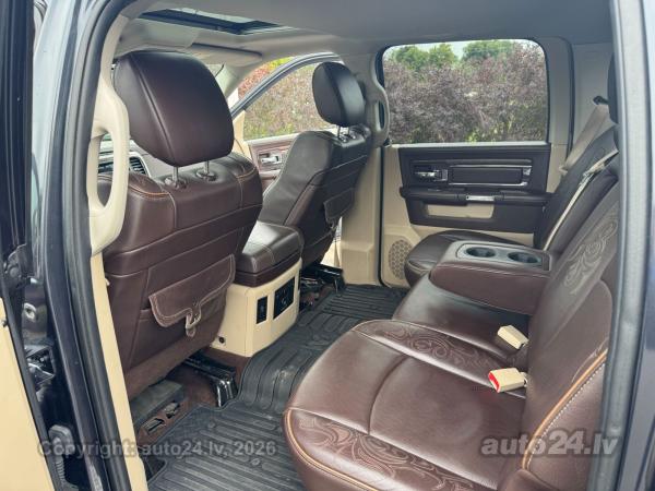 Melns Dodge RAM 2018 Tallina, ar dzinēja tilpumu 5.70 L un nobraukumu 241 tūkst. km par 24790 €, foto 11 vietnē AUTOMOTO.COM.LV