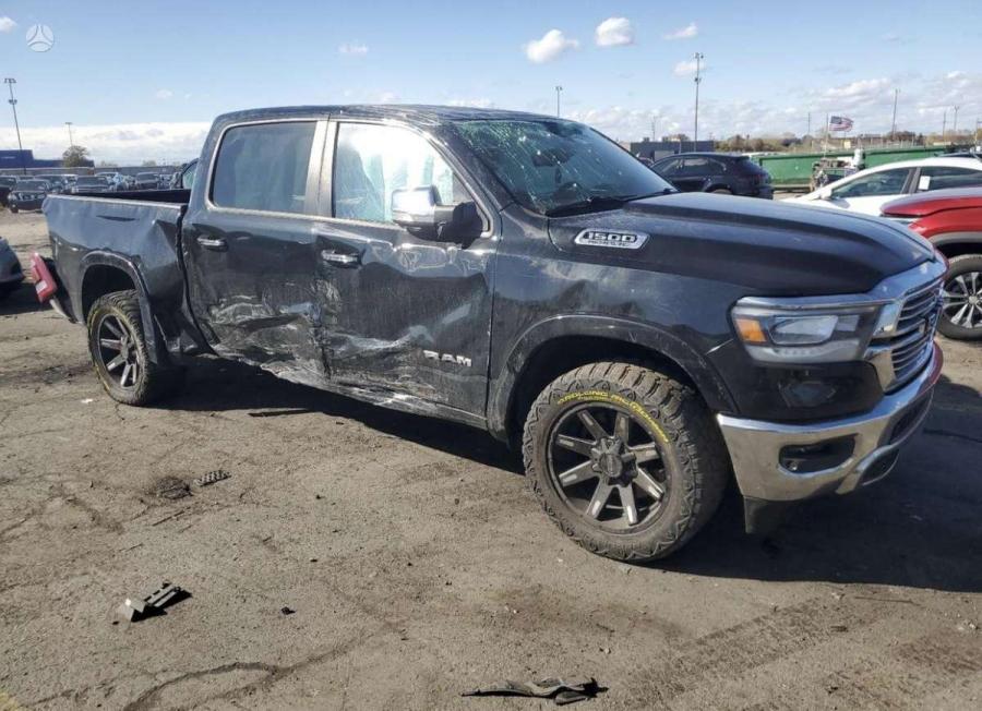 Melns Dodge RAM 2019 Klaipėda, ar dzinēja tilpumu 5.70 L un nobraukumu 116 tūkst. km par 14900 €, foto 4 vietnē AUTOMOTO.COM.LV