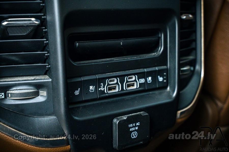 Black Dodge RAM 2020 in Riga, with an engine capacity of 3.00 L and mileage of 185 thousand km for 39990 €, photo 12 on AUTOMOTO.COM.LV