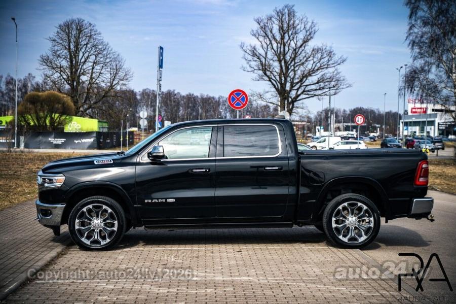 Black Dodge RAM 2020 in Riga, with an engine capacity of 3.00 L and mileage of 185 thousand km for 39990 €, photo 17 on AUTOMOTO.COM.LV