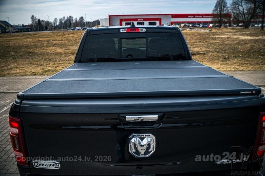 Black Dodge RAM 2020 in Riga, with an engine capacity of 3.00 L and mileage of 185 thousand km for 39990 €, photo 23 on AUTOMOTO.COM.LV