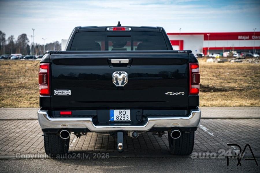 Black Dodge RAM 2020 in Riga, with an engine capacity of 3.00 L and mileage of 185 thousand km for 39990 €, photo 5 on AUTOMOTO.COM.LV
