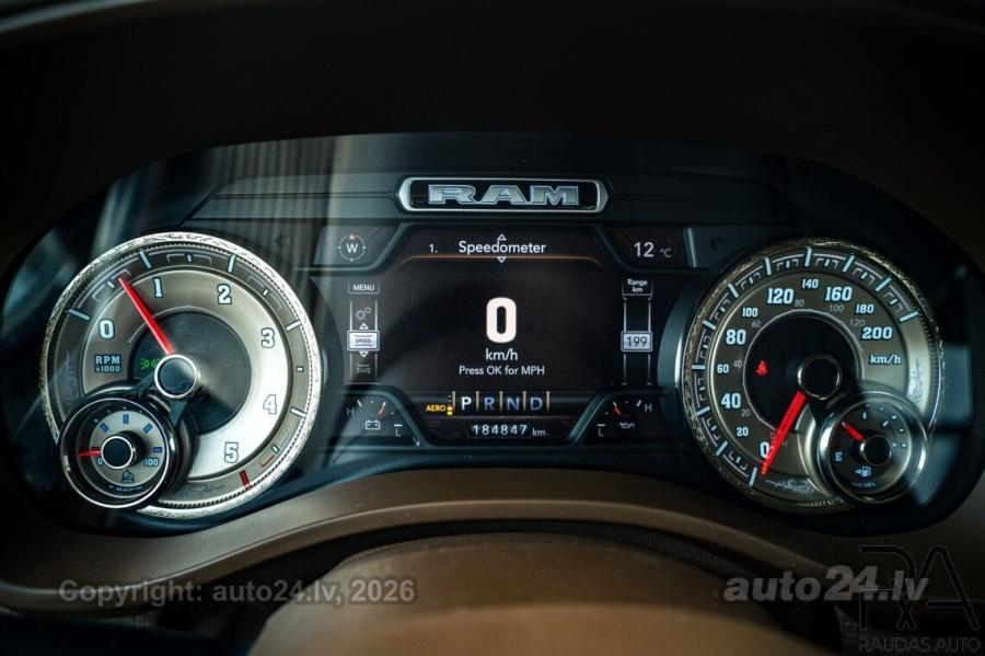 Black Dodge RAM 2020 in Riga, with an engine capacity of 3.00 L and mileage of 185 thousand km for 39990 €, photo 10 on AUTOMOTO.COM.LV