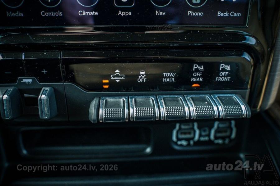 Black Dodge RAM 2020 in Riga, with an engine capacity of 3.00 L and mileage of 185 thousand km for 39990 €, photo 13 on AUTOMOTO.COM.LV