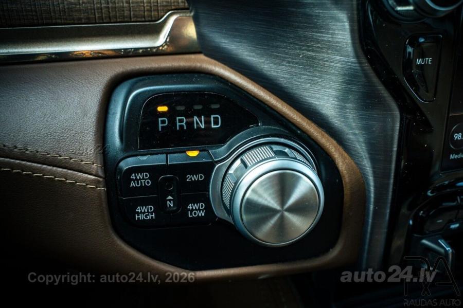 Black Dodge RAM 2020 in Riga, with an engine capacity of 3.00 L and mileage of 185 thousand km for 39990 €, photo 14 on AUTOMOTO.COM.LV