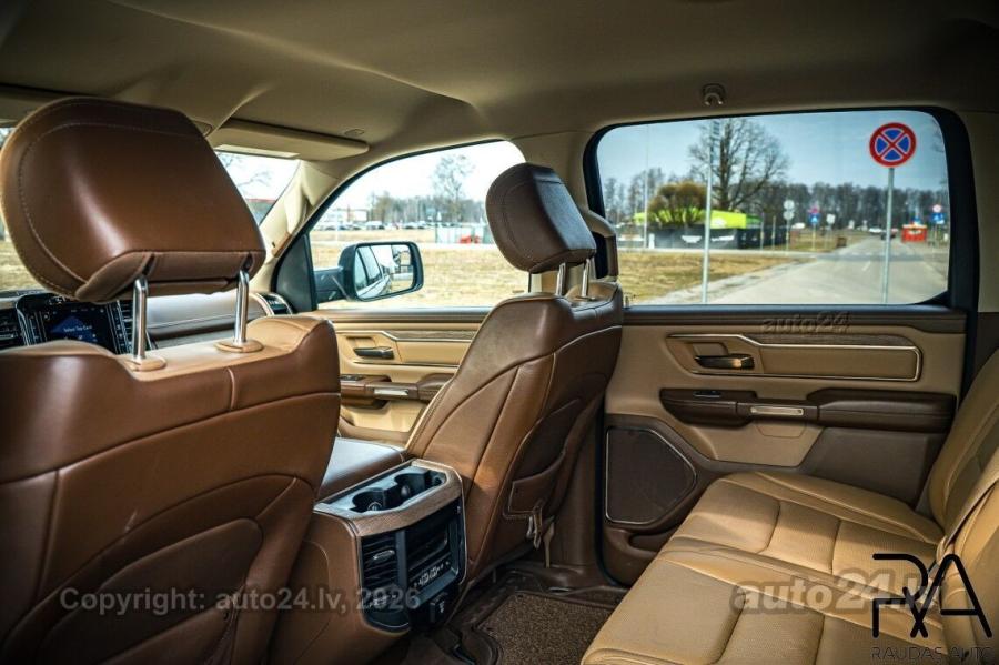 Black Dodge RAM 2020 in Riga, with an engine capacity of 3.00 L and mileage of 185 thousand km for 39990 €, photo 15 on AUTOMOTO.COM.LV