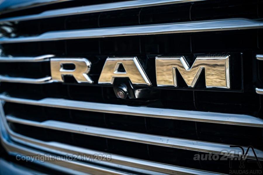 Black Dodge RAM 2020 in Riga, with an engine capacity of 3.00 L and mileage of 185 thousand km for 39990 €, photo 20 on AUTOMOTO.COM.LV
