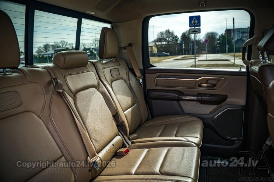 Black Dodge RAM 2020 in Riga, with an engine capacity of 3.00 L and mileage of 185 thousand km for 39990 €, photo 24 on AUTOMOTO.COM.LV