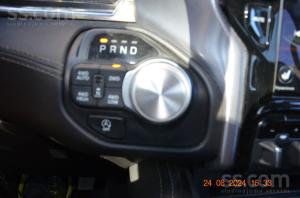 Melns Dodge RAM 2020 Rīga, ar dzinēja tilpumu 5.70 L un nobraukumu 85 tūkst. km par 42000 €, foto 17 vietnē AUTOMOTO.COM.LV