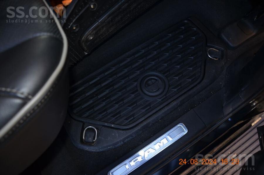 Melns Dodge RAM 2020 Rīga, ar dzinēja tilpumu 5.70 L un nobraukumu 85 tūkst. km par 42000 €, foto 18 vietnē AUTOMOTO.COM.LV