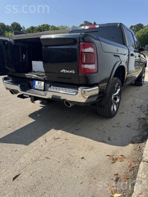 Melns Dodge RAM 2020 Rīga, ar dzinēja tilpumu 5.70 L un nobraukumu 85 tūkst. km par 42000 €, foto 24 vietnē AUTOMOTO.COM.LV