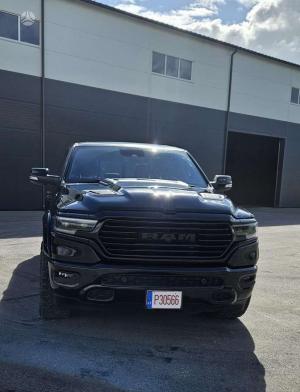 Melns Dodge RAM 2020 Plungė, ar dzinēja tilpumu 5.70 L un nobraukumu 59 tūkst. km par 45375 €, foto  vietnē AUTOMOTO.COM.LV