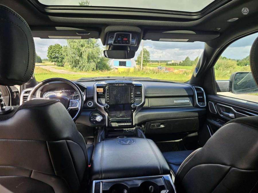 Black Dodge RAM 2020 in Plunge, with an engine capacity of 5.70 L and mileage of 59 thousand km for 45375 €, photo 14 on AUTOMOTO.COM.LV