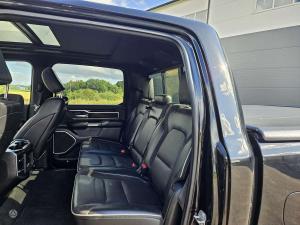 Black Dodge RAM 2020 in Plunge, with an engine capacity of 5.70 L and mileage of 59 thousand km for 45375 €, photo 15 on AUTOMOTO.COM.LV