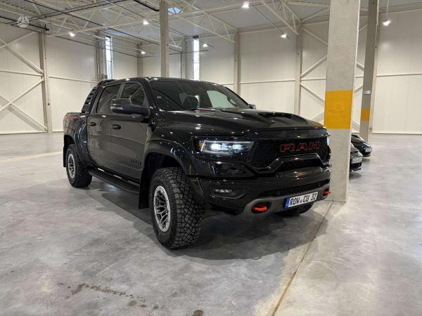 Black Dodge RAM 2021 in Kaunas, with an engine capacity of 6.20 L and mileage of 33 thousand km for 79500 €, photo 1 on AUTOMOTO.COM.LV