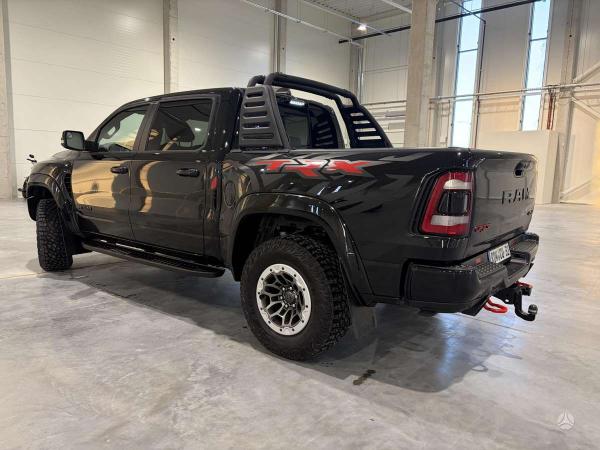 Black Dodge RAM 2021 in Kaunas, with an engine capacity of 6.20 L and mileage of 33 thousand km for 79500 €, photo 7 on AUTOMOTO.COM.LV