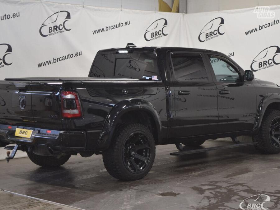 Black Dodge RAM 2021 in Riga, with an engine capacity of 5.70 L and mileage of 142 thousand km for 54900 €, photo 2 on AUTOMOTO.COM.LV