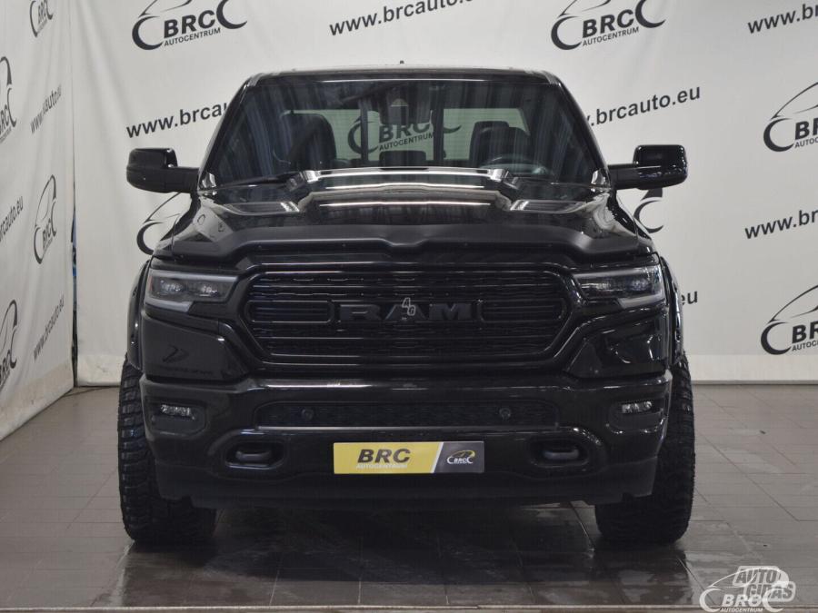 Black Dodge RAM 2021 in Riga, with an engine capacity of 5.70 L and mileage of 142 thousand km for 54900 €, photo 35 on AUTOMOTO.COM.LV