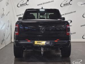 Black Dodge RAM 2021 in Riga, with an engine capacity of 5.70 L and mileage of 142 thousand km for 54900 €, photo 36 on AUTOMOTO.COM.LV