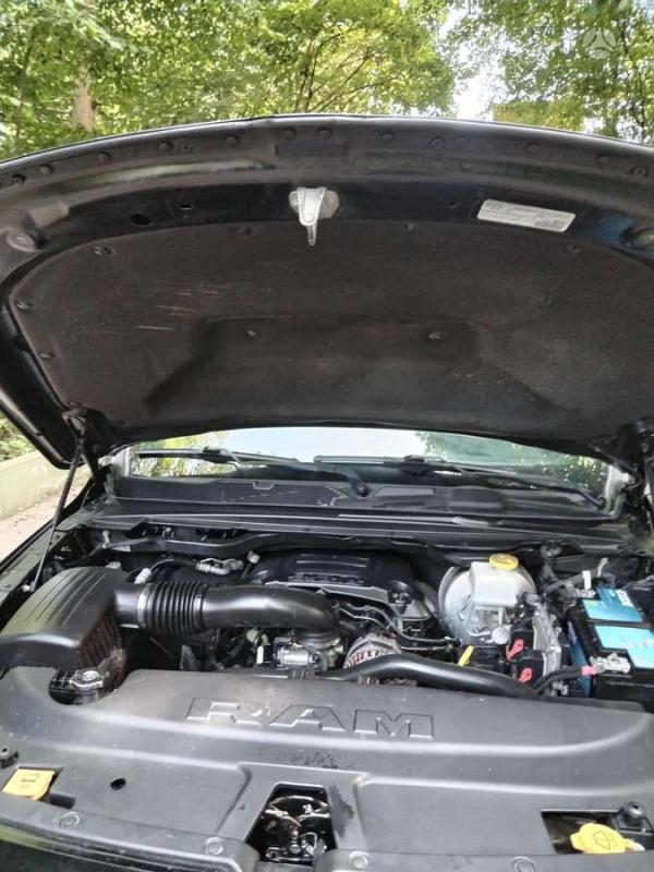 Black Dodge RAM 2021 in Prienai, with an engine capacity of 5.70 L and mileage of 75 thousand km for 29000 €, photo 9 on AUTOMOTO.COM.LV