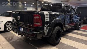 Melns Dodge RAM 2022 Rīga, ar dzinēja tilpumu 5.70 L un nobraukumu 52 tūkst. km par 69990 €, foto 4 vietnē AUTOMOTO.COM.LV