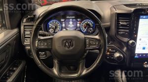 Melns Dodge RAM 2022 Rīga, ar dzinēja tilpumu 5.70 L un nobraukumu 52 tūkst. km par 69990 €, foto 18 vietnē AUTOMOTO.COM.LV