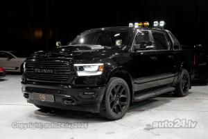 Melns Dodge RAM 2022 Rīga, ar dzinēja tilpumu 3.60 L un nobraukumu 30 tūkst. km par 55500 €, foto  vietnē AUTOMOTO.COM.LV