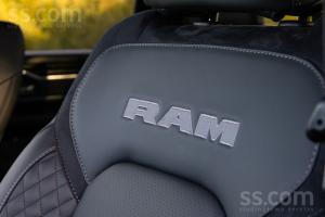 Black Dodge RAM 2022 in Riga, with an engine capacity of 5.70 L and mileage of 72 thousand km for 49000 €, photo 9 on AUTOMOTO.COM.LV
