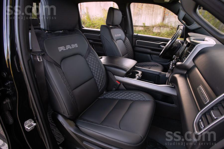Black Dodge RAM 2022 in Riga, with an engine capacity of 5.70 L and mileage of 72 thousand km for 49000 €, photo 16 on AUTOMOTO.COM.LV