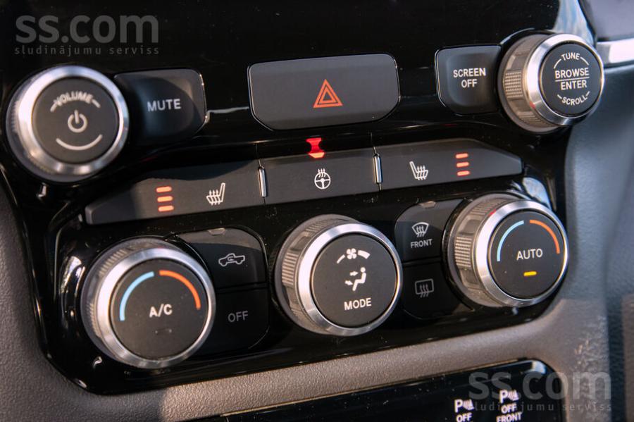 Black Dodge RAM 2022 in Riga, with an engine capacity of 5.70 L and mileage of 72 thousand km for 49000 €, photo 17 on AUTOMOTO.COM.LV