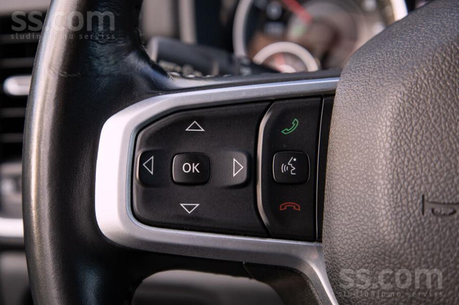 Black Dodge RAM 2022 in Riga, with an engine capacity of 5.70 L and mileage of 72 thousand km for 49000 €, photo 19 on AUTOMOTO.COM.LV