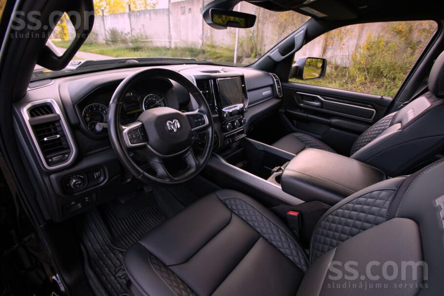 Black Dodge RAM 2022 in Riga, with an engine capacity of 5.70 L and mileage of 72 thousand km for 49000 €, photo 20 on AUTOMOTO.COM.LV