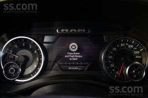 Black Dodge RAM 2022 in Riga, with an engine capacity of 5.70 L and mileage of 72 thousand km for 49000 €, photo 22 on AUTOMOTO.COM.LV