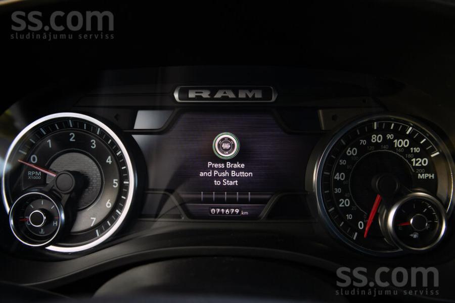 Black Dodge RAM 2022 in Riga, with an engine capacity of 5.70 L and mileage of 72 thousand km for 49000 €, photo 22 on AUTOMOTO.COM.LV