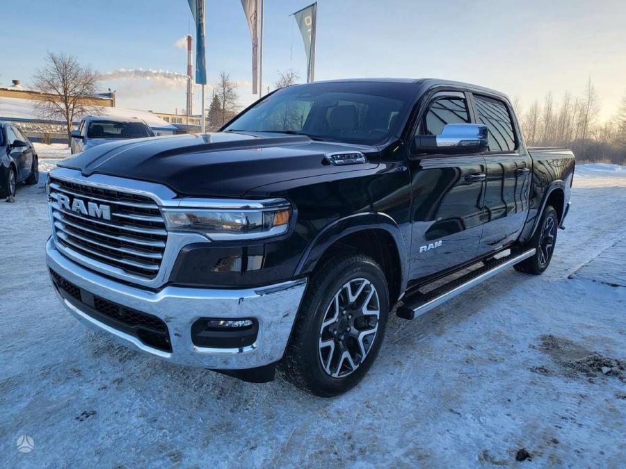 Black Dodge RAM 2025 in Siauliai, with an engine capacity of 3.00 L and mileage of 4 thousand km for 60440 €, photo 4 on AUTOMOTO.COM.LV
