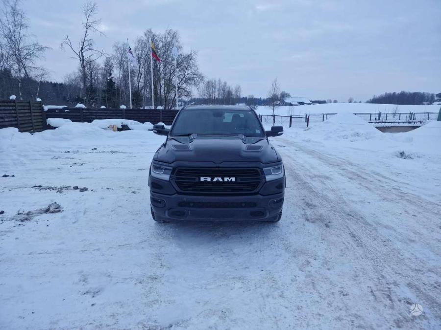 Black Dodge RAM 2019 in Plunge, with an engine capacity of 0.00 L and mileage of 284 thousand km for 18700 €, photo 3 on AUTOMOTO.COM.LV