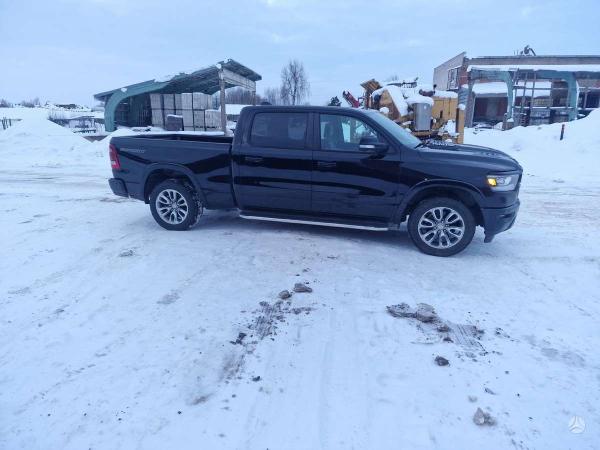 Black Dodge RAM 2019 in Plunge, with an engine capacity of 0.00 L and mileage of 284 thousand km for 18700 €, photo 5 on AUTOMOTO.COM.LV