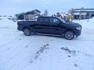 Black Dodge RAM 2019 in Plunge, with an engine capacity of 0.00 L and mileage of 284 thousand km for 18700 €, photo 5 on AUTOMOTO.COM.LV