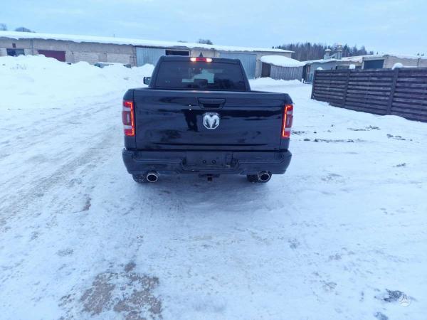 Black Dodge RAM 2019 in Plunge, with an engine capacity of 0.00 L and mileage of 284 thousand km for 18700 €, photo 7 on AUTOMOTO.COM.LV