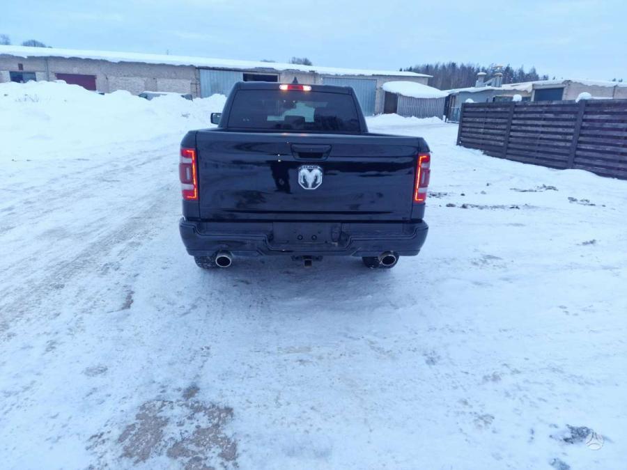 Black Dodge RAM 2019 in Plunge, with an engine capacity of 0.00 L and mileage of 284 thousand km for 18700 €, photo 7 on AUTOMOTO.COM.LV