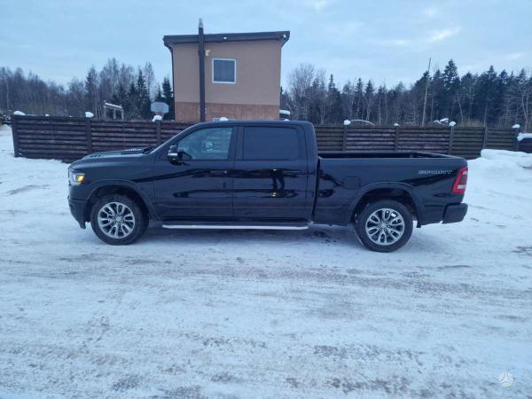 Black Dodge RAM 2019 in Plunge, with an engine capacity of 0.00 L and mileage of 284 thousand km for 18700 €, photo 8 on AUTOMOTO.COM.LV