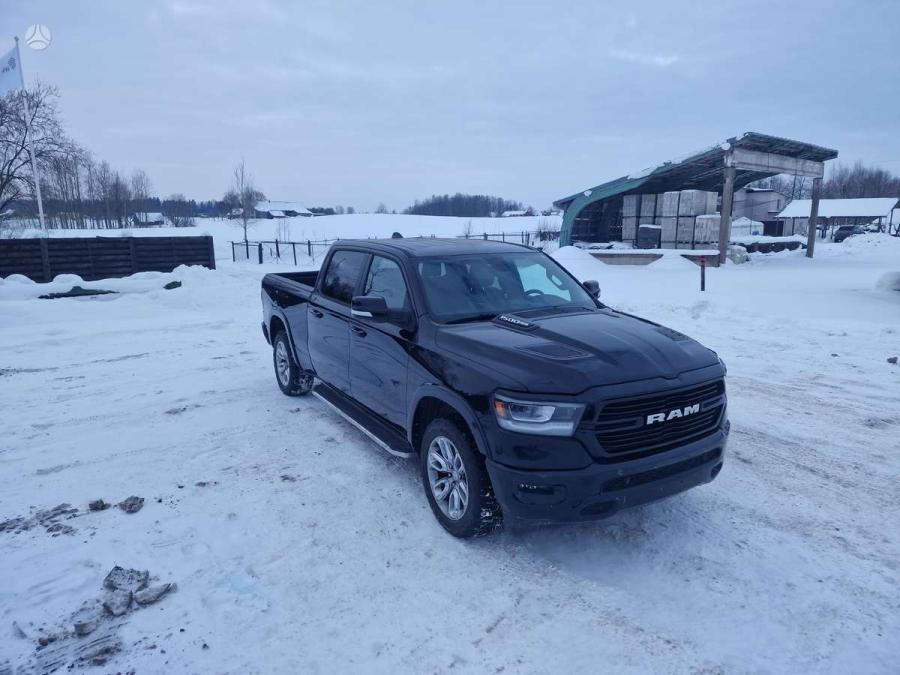 Black Dodge RAM 2019 in Plunge, with an engine capacity of 0.00 L and mileage of 284 thousand km for 18700 €, photo 9 on AUTOMOTO.COM.LV