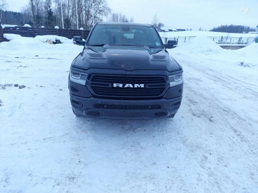 Black Dodge RAM 2019 in Plunge, with an engine capacity of 0.00 L and mileage of 284 thousand km for 18700 €, photo 11 on AUTOMOTO.COM.LV