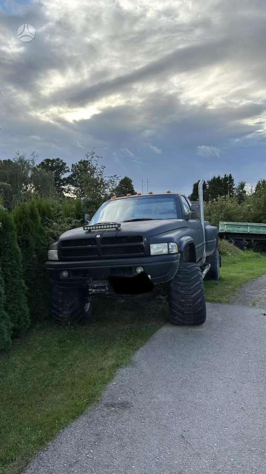 Melns Dodge RAM 1996 Pasvalys, ar dzinēja tilpumu 8.00 L un nobraukumu 354 tūkst. km par 8000 €, foto 1 vietnē AUTOMOTO.COM.LV