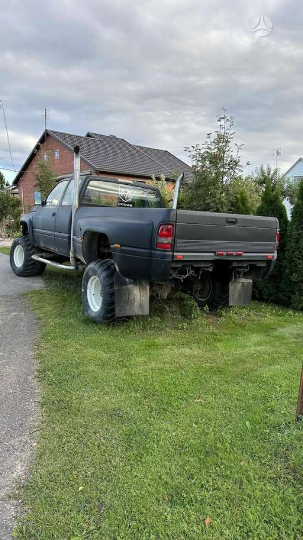 Dodge RAM 1996 Pasvalys vietnÄ Melns Dodge RAM 1996 Pasvalys, ar dzinÄja tilpumu 8.00 L un nobraukumu 354 tÅ«kst. km par 8000 ā¬, foto 4 vietnÄ AUTOMOTO.COM.LV